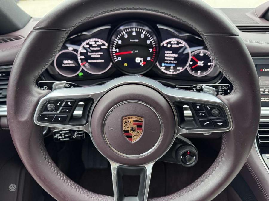 Grey Porsche Panamera 2018 in Vilnius, with an engine capacity of 3.00 L and mileage of 86 thousand km for 49950 €, photo 16 on AUTOMOTO.COM.LV