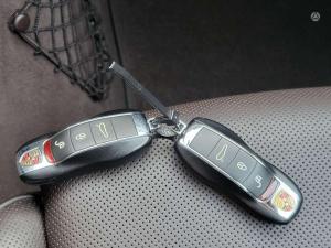 Grey Porsche Panamera 2009 in Klaipeda, with an engine capacity of 4.80 L and mileage of 303 thousand km for 18500 €, photo 15 on AUTOMOTO.COM.LV