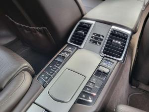 Grey Porsche Panamera 2009 in Klaipeda, with an engine capacity of 4.80 L and mileage of 303 thousand km for 18500 €, photo 17 on AUTOMOTO.COM.LV
