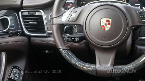 Pelēks Porsche Panamera 2010 Tallina, ar dzinēja tilpumu 4.80 L un nobraukumu 23 tūkst. km par 19000 €, foto 10 vietnē AUTOMOTO.COM.LV