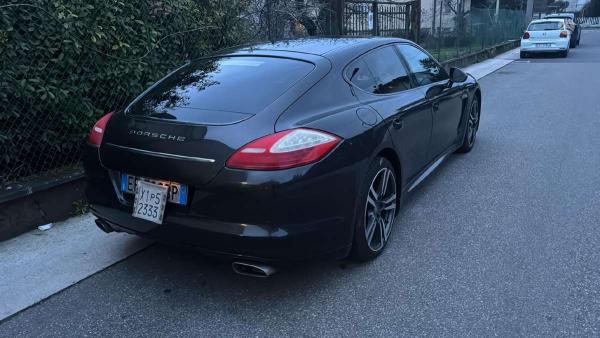Pelēks Porsche Panamera 2012 Kauņa, ar dzinēja tilpumu 3.00 L un nobraukumu 191 tūkst. km par 17900 €, foto 2 vietnē AUTOMOTO.COM.LV