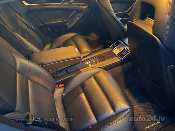 Grey Porsche Panamera 2013 in Tallinn, with an engine capacity of 3.00 L and mileage of 280 thousand km for 19999 €, photo 11 on AUTOMOTO.COM.LV