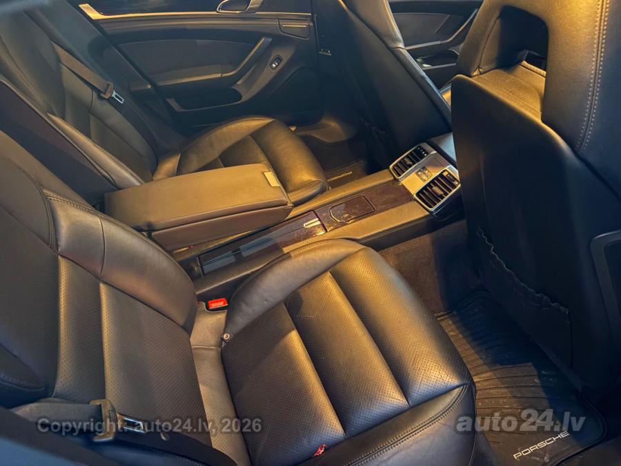 Grey Porsche Panamera 2013 in Tallinn, with an engine capacity of 3.00 L and mileage of 280 thousand km for 19999 €, photo 11 on AUTOMOTO.COM.LV