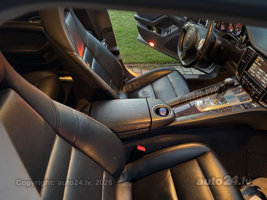 Grey Porsche Panamera 2013 in Tallinn, with an engine capacity of 3.00 L and mileage of 280 thousand km for 19999 €, photo 12 on AUTOMOTO.COM.LV