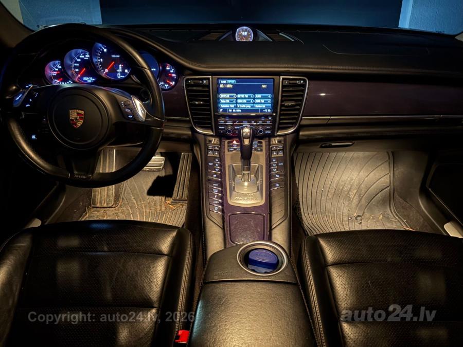 Grey Porsche Panamera 2013 in Tallinn, with an engine capacity of 3.00 L and mileage of 280 thousand km for 19999 €, photo 15 on AUTOMOTO.COM.LV