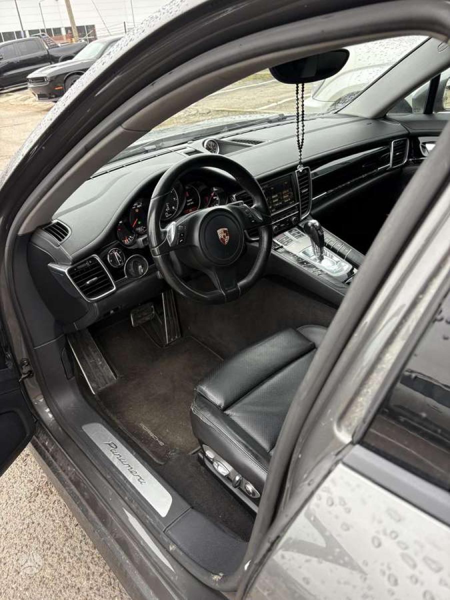 Pelēks Porsche Panamera 2014 Kauņa, ar dzinēja tilpumu 3.61 L un nobraukumu 134 tūkst. km par 14999 €, foto 3 vietnē AUTOMOTO.COM.LV