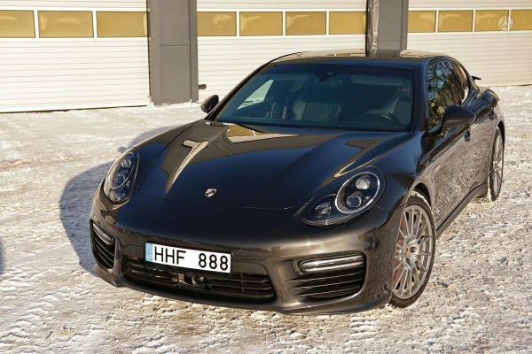 Pelēks Porsche Panamera 2014 Klaipėda, ar dzinēja tilpumu 4.81 L un nobraukumu 212 tūkst. km par 32000 €, foto 1 vietnē AUTOMOTO.COM.LV