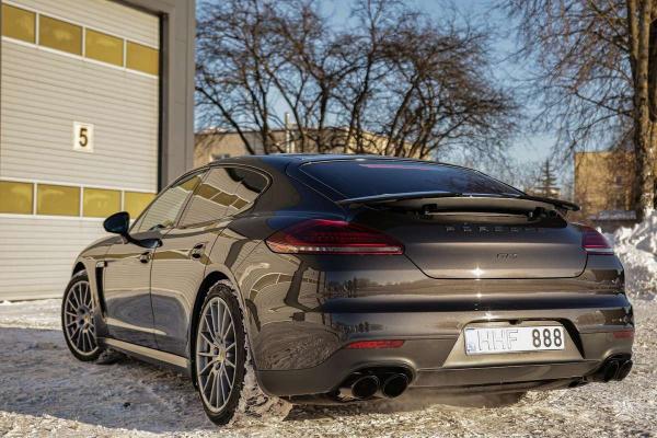 Pelēks Porsche Panamera 2014 Klaipėda, ar dzinēja tilpumu 4.81 L un nobraukumu 212 tūkst. km par 32000 €, foto 3 vietnē AUTOMOTO.COM.LV