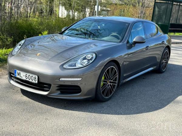 Pelēks Porsche Panamera 2014 Jelgava, ar dzinēja tilpumu 3.00 L un nobraukumu 117 tūkst. km par 32000 €, foto 1 vietnē AUTOMOTO.COM.LV