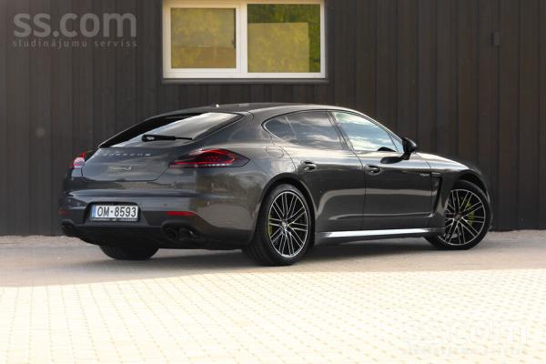 Pelēks Porsche Panamera 2014 Jelgava, ar dzinēja tilpumu 3.00 L un nobraukumu 120 tūkst. km par 33000 €, foto 5 vietnē AUTOMOTO.COM.LV