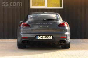 Grey Porsche Panamera 2014 in Jelgava, with an engine capacity of 3.00 L and mileage of 120 thousand km for 33000 €, photo 7 on AUTOMOTO.COM.LV