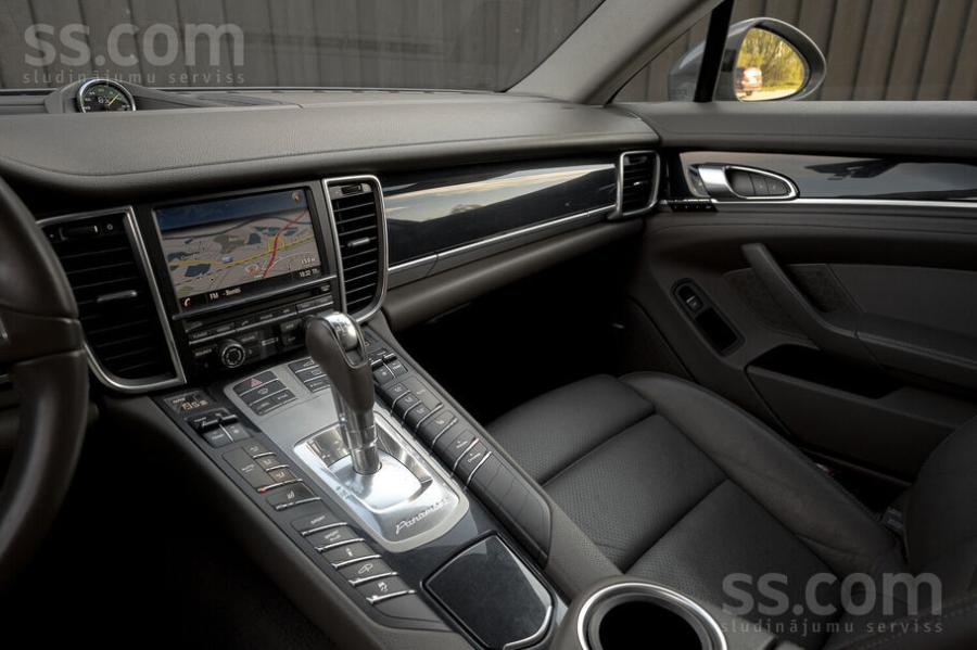 Grey Porsche Panamera 2014 in Jelgava, with an engine capacity of 3.00 L and mileage of 120 thousand km for 33000 €, photo 19 on AUTOMOTO.COM.LV