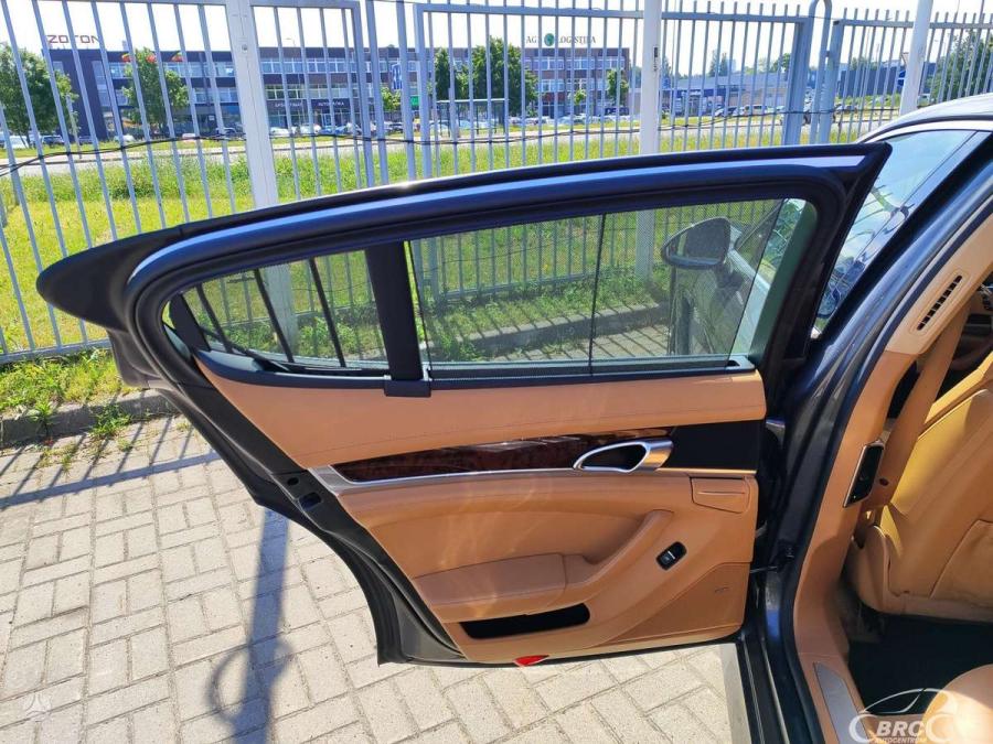 Grey Porsche Panamera 2014 in Klaipeda, with an engine capacity of 3.00 L and mileage of 121 thousand km for 24900 €, photo 17 on AUTOMOTO.COM.LV