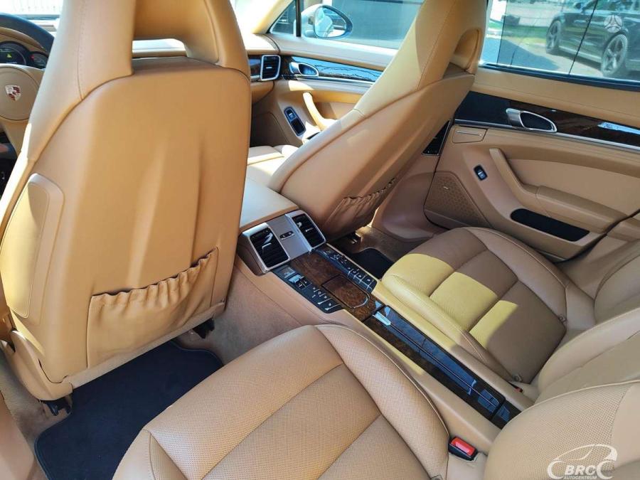 Grey Porsche Panamera 2014 in Klaipeda, with an engine capacity of 3.00 L and mileage of 121 thousand km for 24900 €, photo 19 on AUTOMOTO.COM.LV