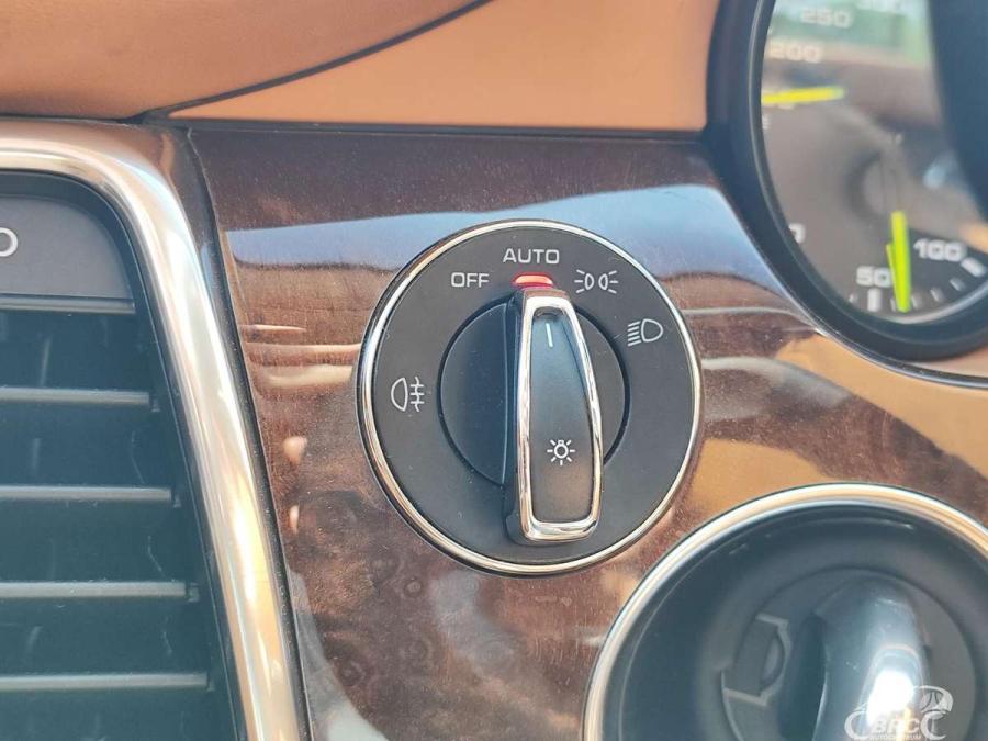Grey Porsche Panamera 2014 in Klaipeda, with an engine capacity of 3.00 L and mileage of 121 thousand km for 24900 €, photo 31 on AUTOMOTO.COM.LV