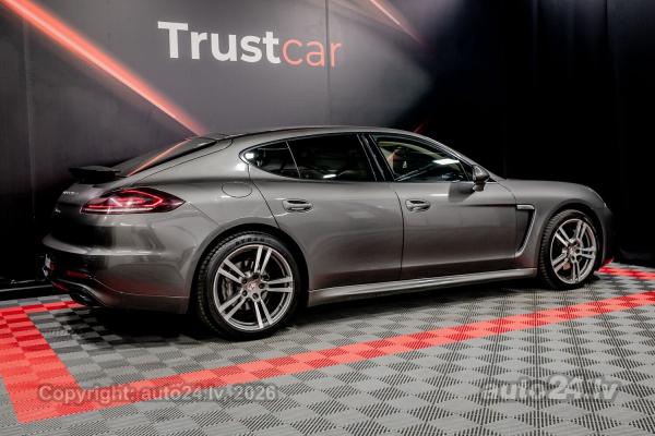 Grey Porsche Panamera 2015 in Parnu, with an engine capacity of 3.00 L and mileage of 249 thousand km for 26000 €, photo 7 on AUTOMOTO.COM.LV