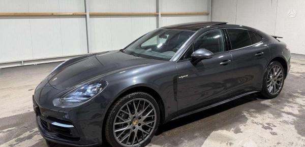 Grey Porsche Panamera 2017 in Kaunas, with an engine capacity of 2.89 L and mileage of 200 thousand km for 33384 €, photo 1 on AUTOMOTO.COM.LV