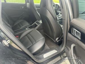 Grey Porsche Panamera 2017 in Tartu, with an engine capacity of 2.90 L and mileage of 146 thousand km for 47900 €, photo 15 on AUTOMOTO.COM.LV