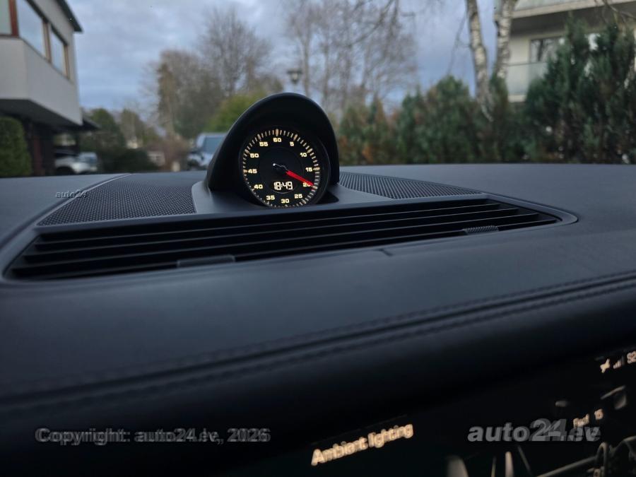 Grey Porsche Panamera 2017 in Tallinn, with an engine capacity of 4.00 L and mileage of 181 thousand km for 45990 €, photo 24 on AUTOMOTO.COM.LV