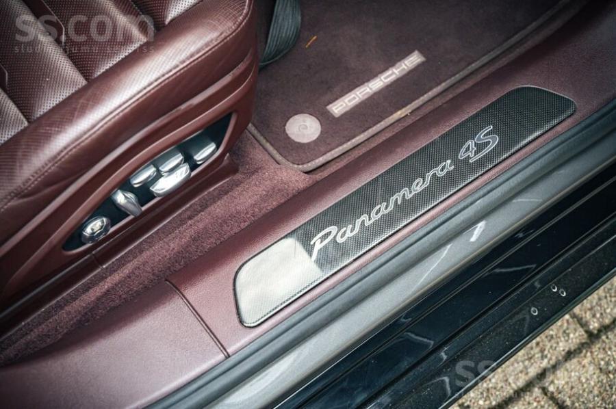 Grey Porsche Panamera 2017 in Riga, with an engine capacity of 4.00 L and mileage of 265 thousand km for 39990 €, photo 14 on AUTOMOTO.COM.LV