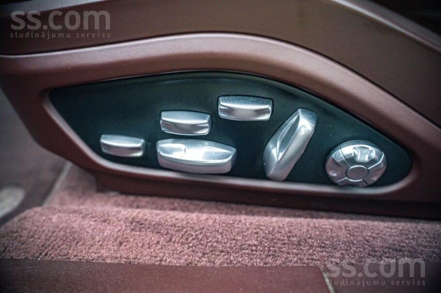 Grey Porsche Panamera 2017 in Riga, with an engine capacity of 4.00 L and mileage of 265 thousand km for 39990 €, photo 18 on AUTOMOTO.COM.LV