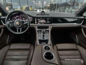 Grey Porsche Panamera 2017 in Vilnius, with an engine capacity of 4.00 L and mileage of 142 thousand km for 49500 €, photo 11 on AUTOMOTO.COM.LV