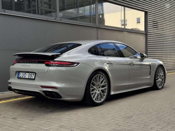 Grey Porsche Panamera 2017 in Vilnius, with an engine capacity of 2.89 L and mileage of 120 thousand km for 52900 €, photo 3 on AUTOMOTO.COM.LV