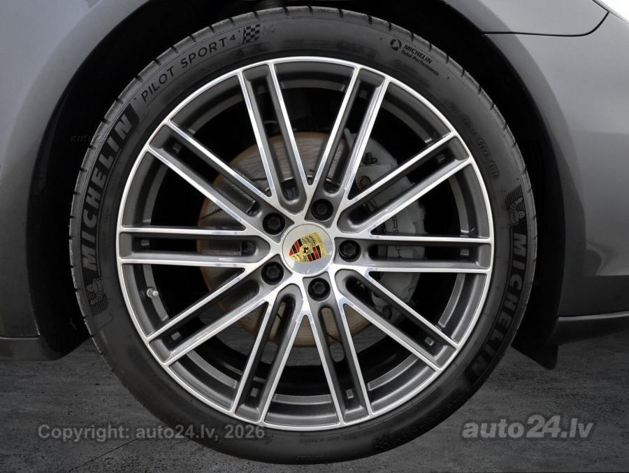 Pelēks Porsche Panamera 2017 Tallina, ar dzinēja tilpumu 2.90 L un nobraukumu 73 tūkst. km par 55000 €, foto 23 vietnē AUTOMOTO.COM.LV