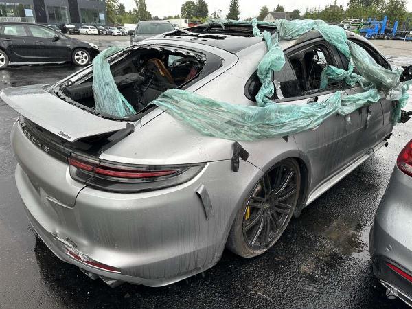Grey Porsche Panamera 2017 in Utena, with an engine capacity of 3.00 L and mileage of 100 thousand km for 4150 €, photo 1 on AUTOMOTO.COM.LV