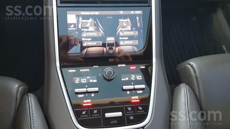 Pelēks Porsche Panamera 2018 Rīga, ar dzinēja tilpumu 2.90 L un nobraukumu 132 tūkst. km par 44900 €, foto 18 vietnē AUTOMOTO.COM.LV