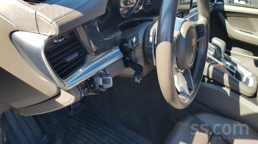 Pelēks Porsche Panamera 2018 Rīga, ar dzinēja tilpumu 2.90 L un nobraukumu 132 tūkst. km par 44900 €, foto 24 vietnē AUTOMOTO.COM.LV