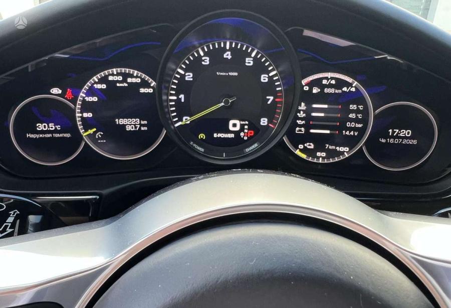 Pelēks Porsche Panamera 2018 Viļņa, ar dzinēja tilpumu 2.89 L un nobraukumu 168 tūkst. km par 43000 €, foto 9 vietnē AUTOMOTO.COM.LV