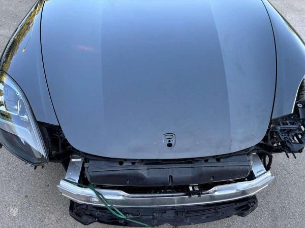 Pelēks Porsche Panamera 2018 Šauļi, ar dzinēja tilpumu 3.00 L un nobraukumu 162 tūkst. km par 27500 €, foto 3 vietnē AUTOMOTO.COM.LV