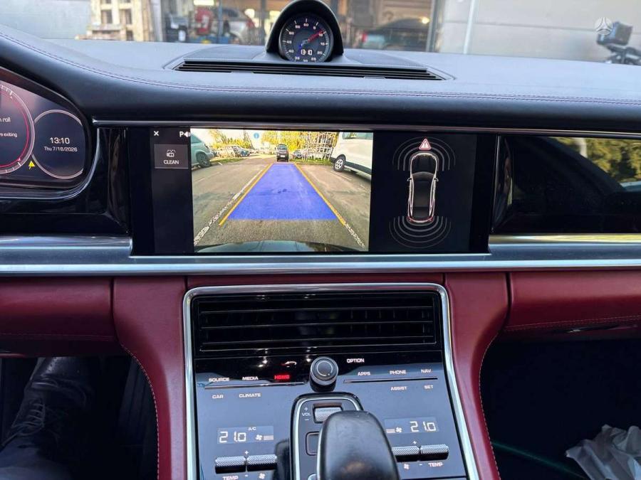 Pelēks Porsche Panamera 2018 Šauļi, ar dzinēja tilpumu 3.00 L un nobraukumu 162 tūkst. km par 27500 €, foto 12 vietnē AUTOMOTO.COM.LV