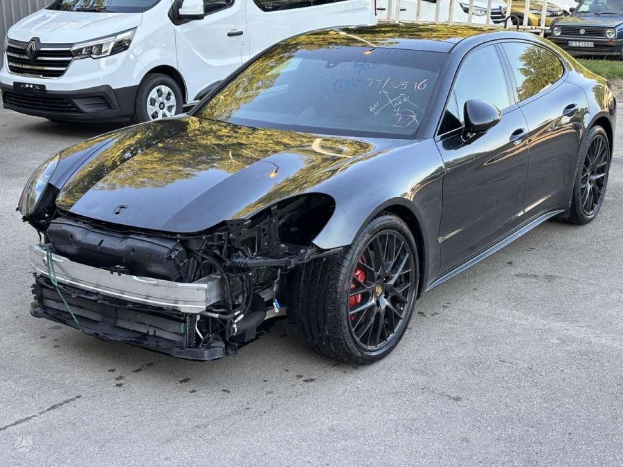 Pelēks Porsche Panamera 2018 Šauļi, ar dzinēja tilpumu 3.00 L un nobraukumu 163 tūkst. km par 27500 €, foto 3 vietnē AUTOMOTO.COM.LV