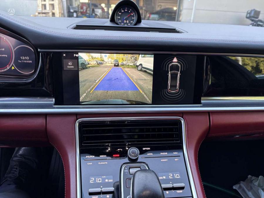 Pelēks Porsche Panamera 2018 Šauļi, ar dzinēja tilpumu 3.00 L un nobraukumu 163 tūkst. km par 27500 €, foto 17 vietnē AUTOMOTO.COM.LV