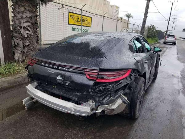 Grey Porsche Panamera 2019 in Kaunas, with an engine capacity of 3.00 L and mileage of 95 thousand km for 18200 €, photo 2 on AUTOMOTO.COM.LV