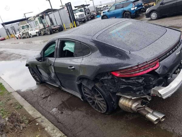 Grey Porsche Panamera 2019 in Kaunas, with an engine capacity of 3.00 L and mileage of 95 thousand km for 18200 €, photo 3 on AUTOMOTO.COM.LV