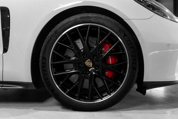 Grey Porsche Panamera 2019 in Riga, with an engine capacity of 4.00 L and mileage of 126 thousand km for 65340 €, photo 7 on AUTOMOTO.COM.LV