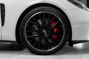 Pelēks Porsche Panamera 2019 Rīga, ar dzinēja tilpumu 4.00 L un nobraukumu 126 tūkst. km par 65340 €, foto 8 vietnē AUTOMOTO.COM.LV