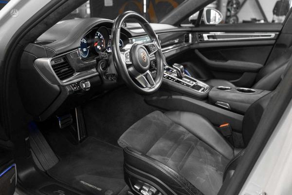 Grey Porsche Panamera 2019 in Riga, with an engine capacity of 4.00 L and mileage of 126 thousand km for 65340 €, photo 9 on AUTOMOTO.COM.LV