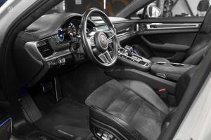 Pelēks Porsche Panamera 2019 Rīga, ar dzinēja tilpumu 4.00 L un nobraukumu 126 tūkst. km par 65340 €, foto 10 vietnē AUTOMOTO.COM.LV