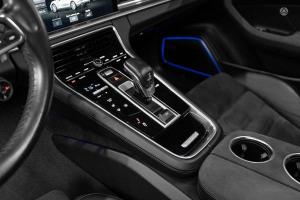 Pelēks Porsche Panamera 2019 Rīga, ar dzinēja tilpumu 4.00 L un nobraukumu 126 tūkst. km par 65340 €, foto 34 vietnē AUTOMOTO.COM.LV