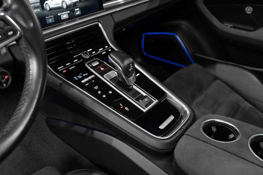 Pelēks Porsche Panamera 2019 Rīga, ar dzinēja tilpumu 4.00 L un nobraukumu 126 tūkst. km par 65340 €, foto 34 vietnē AUTOMOTO.COM.LV