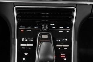 Pelēks Porsche Panamera 2019 Rīga, ar dzinēja tilpumu 4.00 L un nobraukumu 126 tūkst. km par 65340 €, foto 35 vietnē AUTOMOTO.COM.LV
