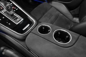 Pelēks Porsche Panamera 2019 Rīga, ar dzinēja tilpumu 4.00 L un nobraukumu 126 tūkst. km par 65340 €, foto 37 vietnē AUTOMOTO.COM.LV