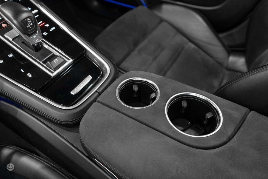 Pelēks Porsche Panamera 2019 Rīga, ar dzinēja tilpumu 4.00 L un nobraukumu 126 tūkst. km par 65340 €, foto 37 vietnē AUTOMOTO.COM.LV