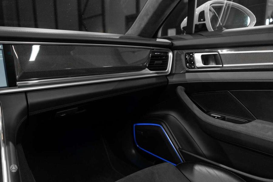 Pelēks Porsche Panamera 2019 Rīga, ar dzinēja tilpumu 4.00 L un nobraukumu 126 tūkst. km par 65340 €, foto 38 vietnē AUTOMOTO.COM.LV