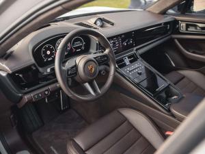 Pelēks Porsche Panamera 2024 Viļņa, ar dzinēja tilpumu 2.89 L un nobraukumu 15 tūkst. km par 129911 €, foto 20 vietnē AUTOMOTO.COM.LV