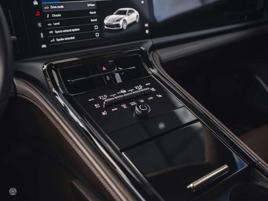 Pelēks Porsche Panamera 2024 Viļņa, ar dzinēja tilpumu 2.89 L un nobraukumu 15 tūkst. km par 129911 €, foto 29 vietnē AUTOMOTO.COM.LV